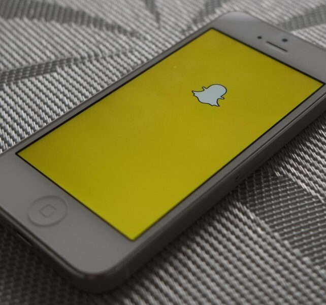 Following Acquisition of Bitstrips, Snapchat Integrates Bitmoji into ...